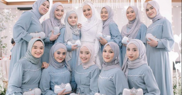 Ide Model Baju Bridesmaid Hijab dari Instagram, Modis dalam Balutan Gamis
