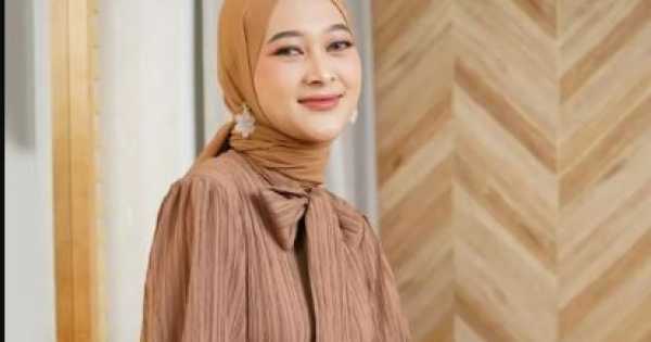 8 Warna Jilbab yang Cocok untuk Baju Warna Cokelat Milo