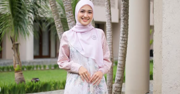 Inspirasi Baju Lebaran Idul Fitri ala Cut Syifa, Modis dengan Hijab ...