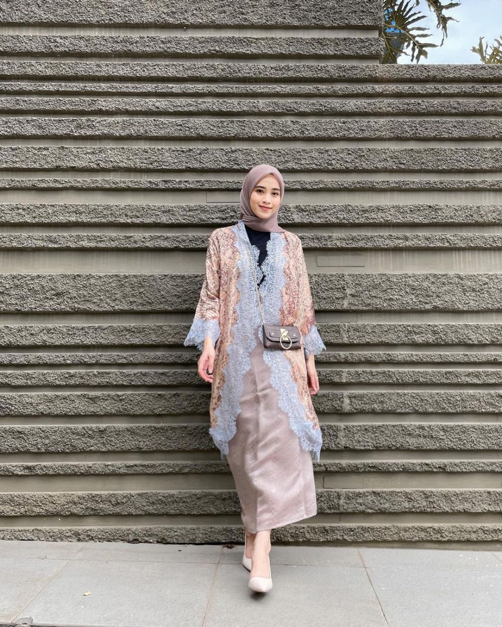Dari batik hingga Brokat, Ini 9 Inspirasi OOTD Hijab Wisuda ala Vina ...