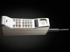 Perkenalkan, HP Pertama di Dunia: DynaTAC 8000X