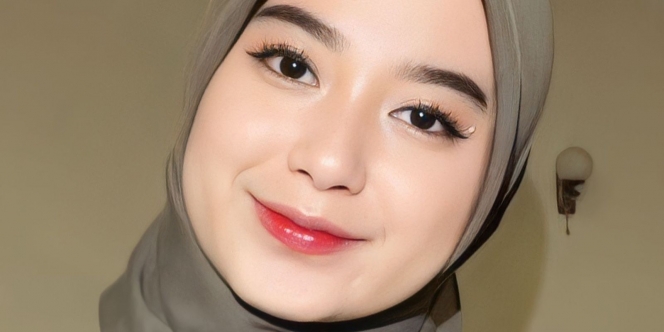 Tutorial Hijab Ikat Segi Empat, Simpel dan Menawan