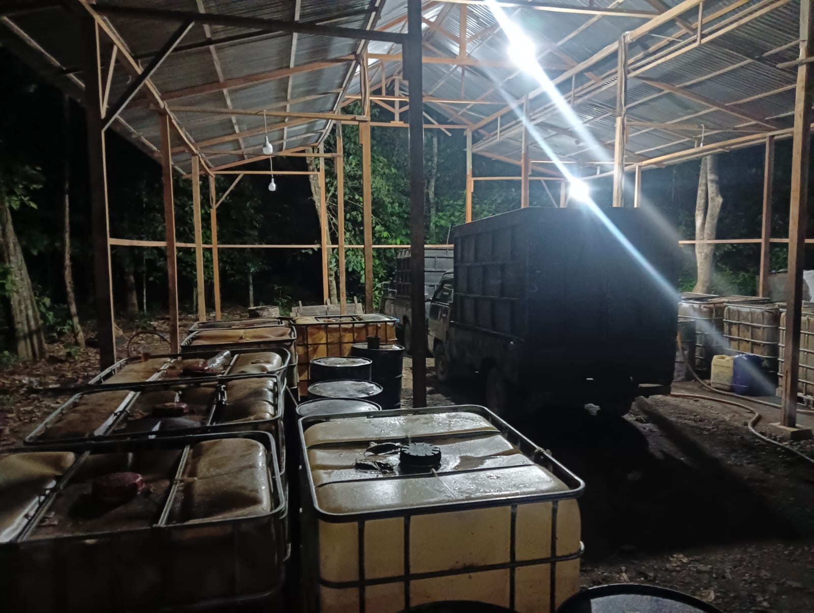 Tim Gabungan Gerebek Gudang Penimbunan BBM Bersubsidi di Pidie