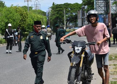 Puluhan Pria Pakai Celana Pendek Terjaring Razia di Banda Aceh