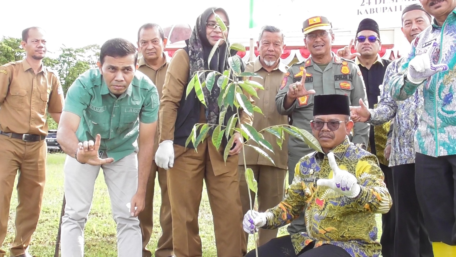 Peringati 20 Tahun Tsunami, Pemkab dan Masyarakat Aceh Jaya Tanam Pohon Serentak Program Tahiroe ...