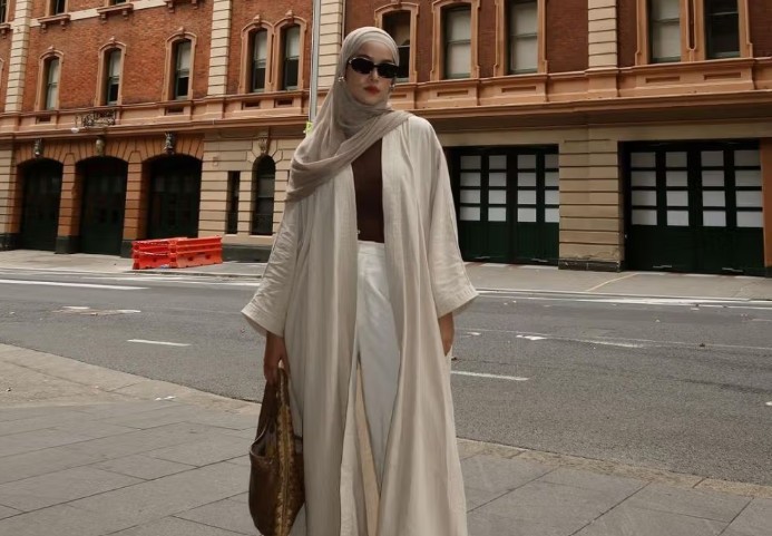 Warna Basic Kembali Hits, Ini 8 Tren Warna Baju Lebaran 2025⁠