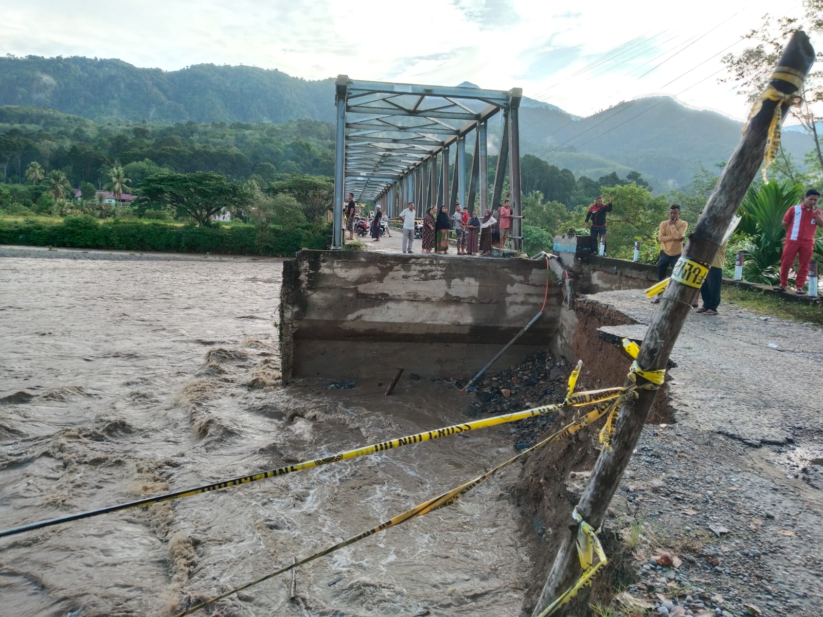 Oprit Jembatan Natam Ambruk, Akses Antar Kecamatan di Agara Putus