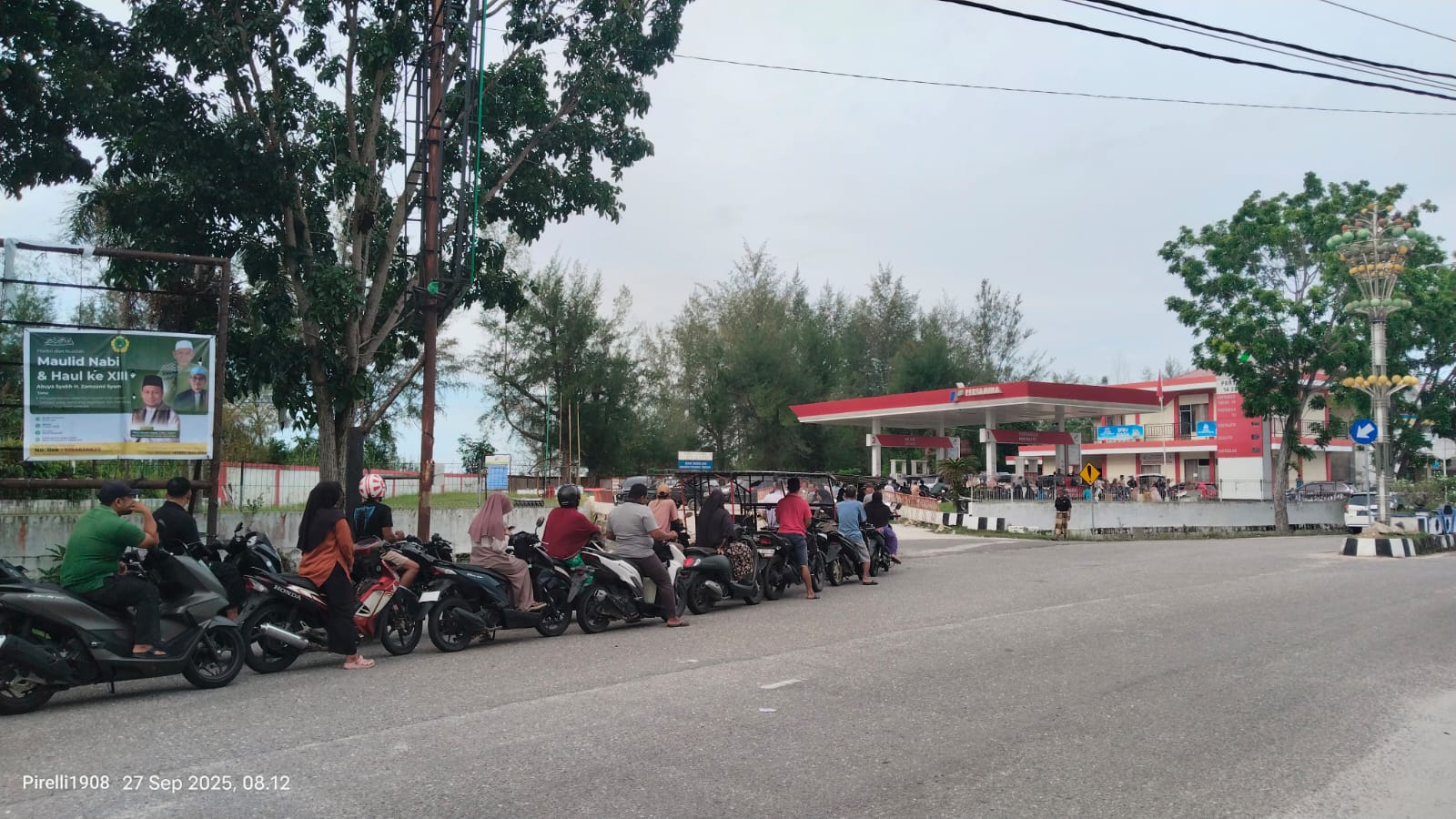 Antrean Kendaraan di SPBU Aceh Singkil Mengular Sejak Pagi, Harga ...