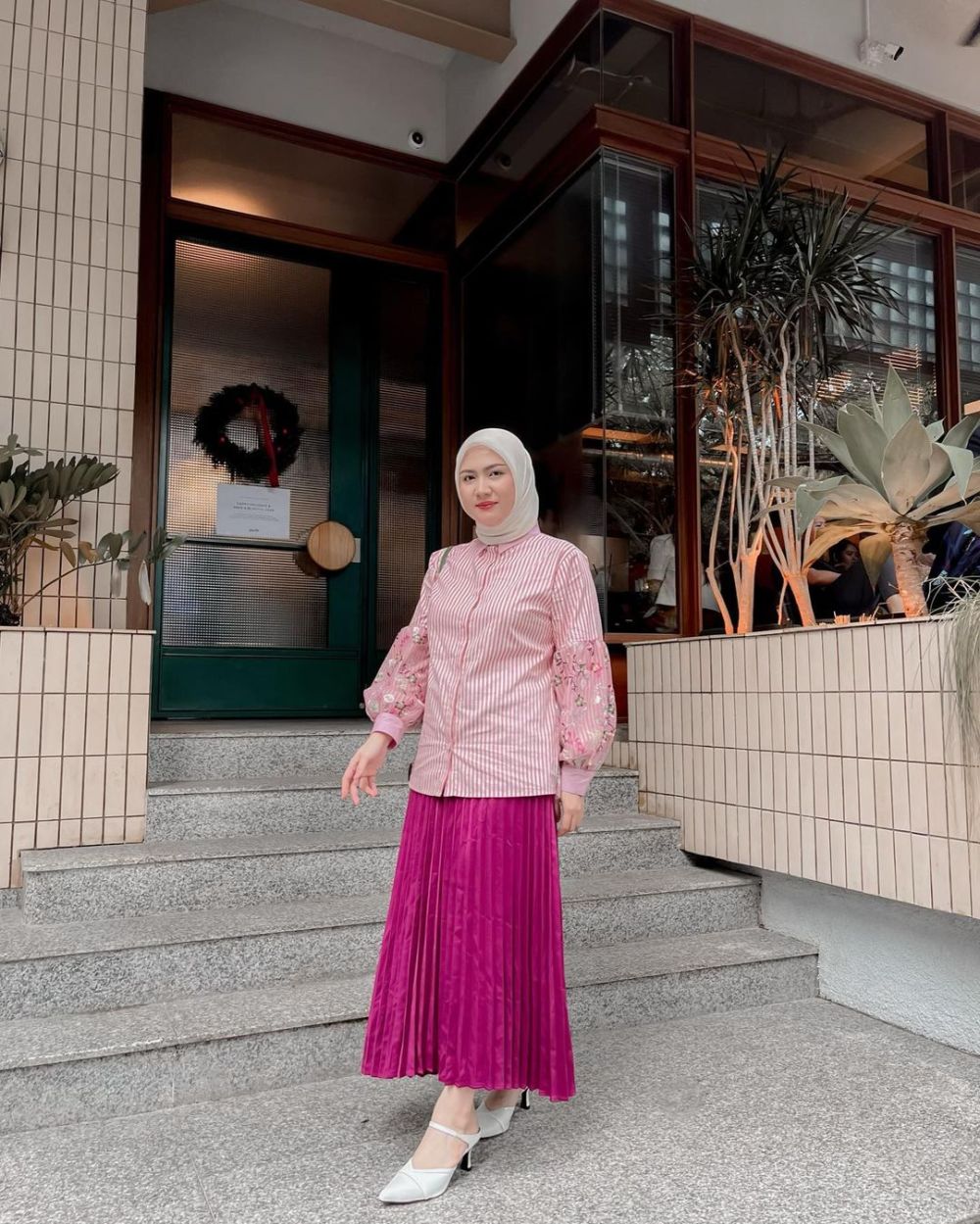 Ide OOTD Nuansa Cotton Candy ala Influencer Hijab, Tampil Ceria dan ...