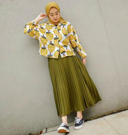 Potret OOTD Rok Plisket Buat Hijaber agar Tampil Manis