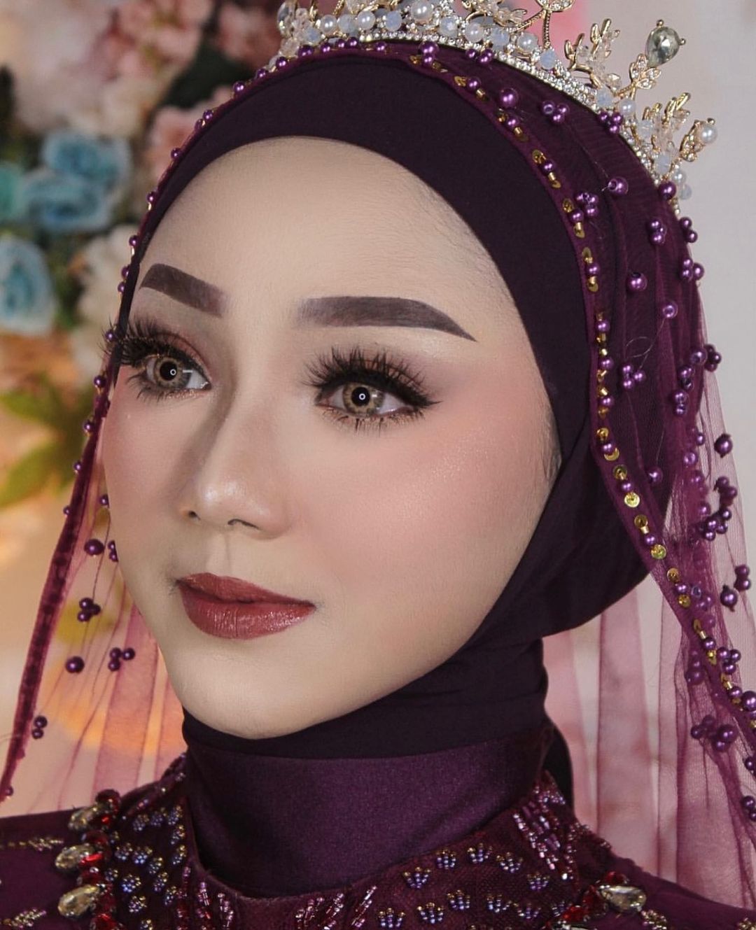 Mewah, Tampilan Pengantin Hijab dengan Veil Bernuansa Ungu