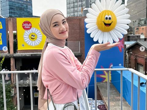 Baju Pink Cocok dengan Jilbab Warna Apa? Ini Tipsnya