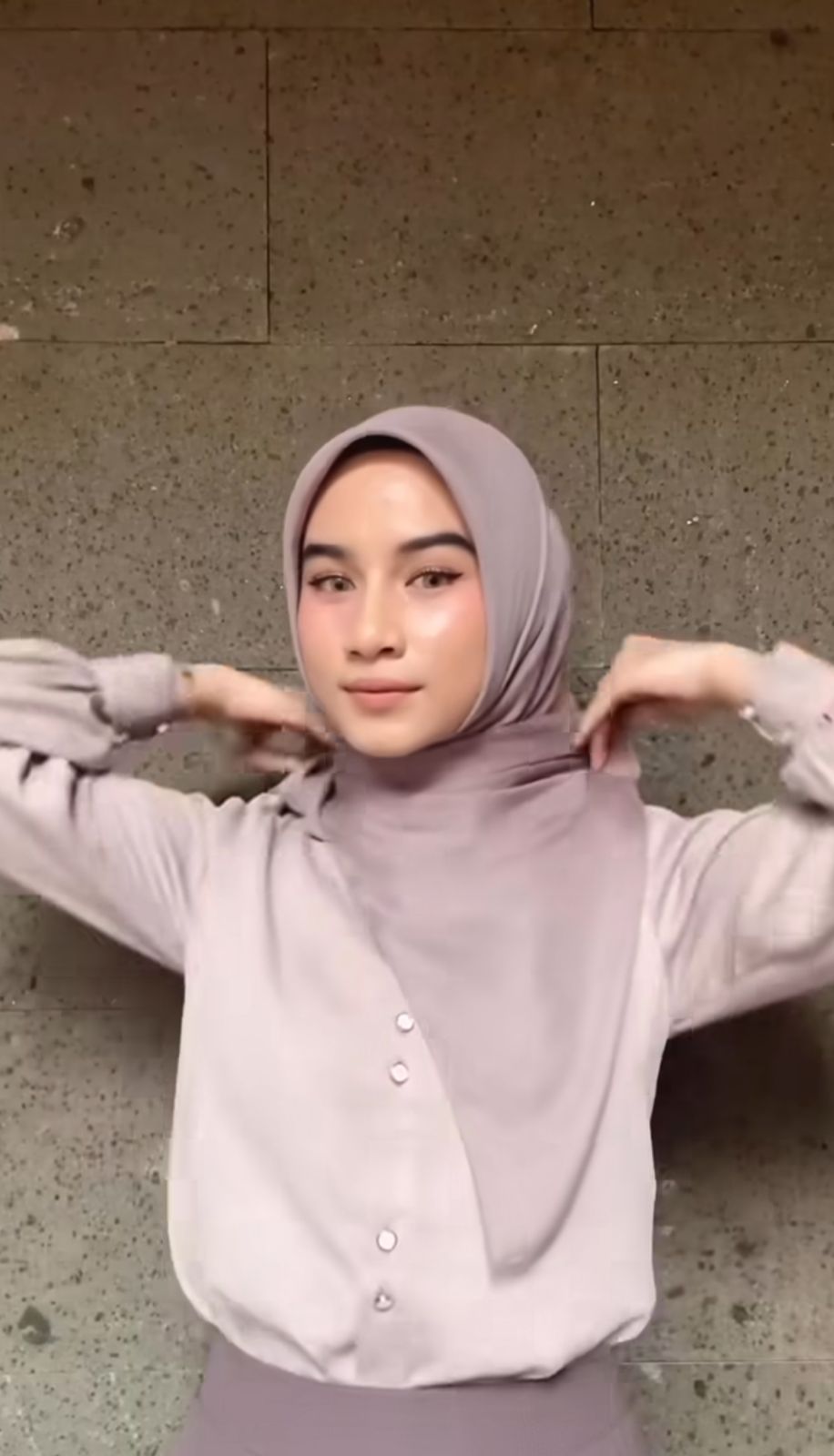 Inspirasi Tampilan Formal Kerudung Voal untuk ke Kantor